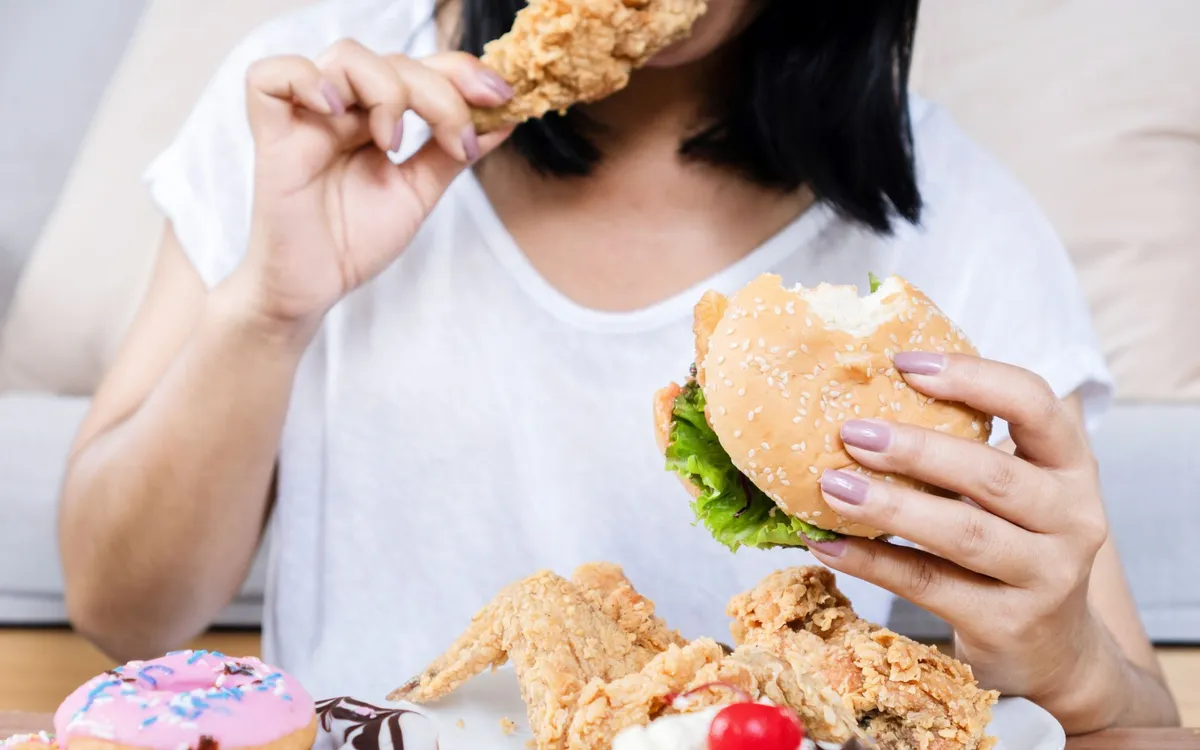 What is Emotional Eating and How Can I Stop? | DocVita